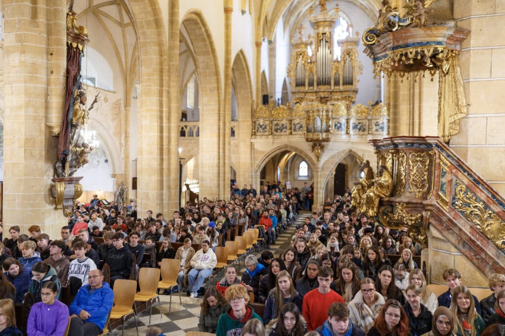 Gailtal Journal - Über 550 Maturantinnen und Maturanten bei ...