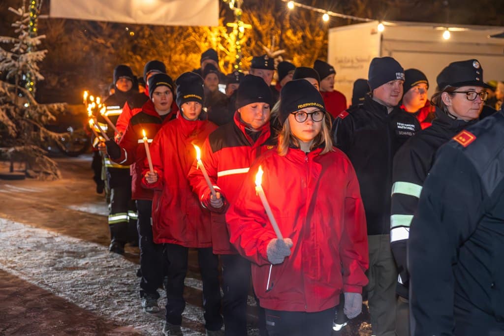 Friedenslicht erleuchtet Tröpolach: Feuerwehrjugend trägt Symbol der ...